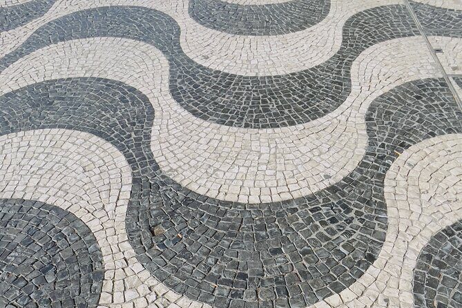 Private 6 or 10 Food Tasting and City Highlights Tour in Lisbon - The Sum Up
