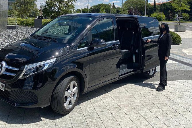 Private 8-hour city tour of Paris with driver and official guide - Hotel pick up - FAQs