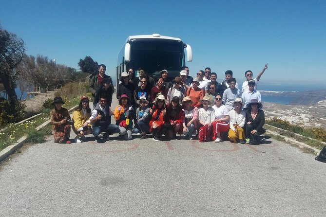 Private 8h tour on Santorini - FAQs