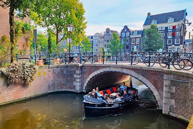 Private 90 Minute Amsterdam Canal Belt Exploration Cruise - Exploring the Itinerary: What You’ll See and Experience