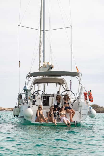 Private and exclusive sailboat in and around the Bay of Palma - An In-Depth Look at the Experience
