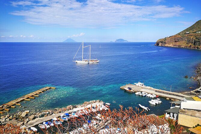 Private and guided tour of Salina: Discovering the Green Island - Transportation and Duration