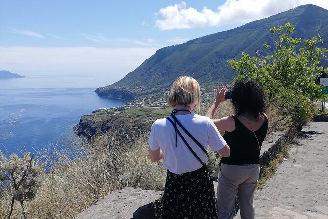 Private and guided tour of Salina: Discovering the Green Island - FAQs