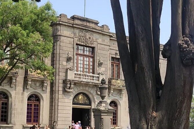 Private and Guided Tour to Chapultepec Castle with Transportation - What’s Included and Whats Not?
