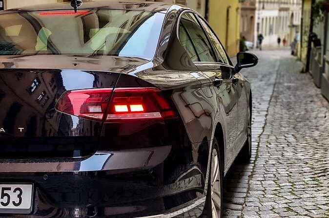 Private ARRIVAL Transfer by LIMOUSINE 3+1pax - Booking and Flexibility