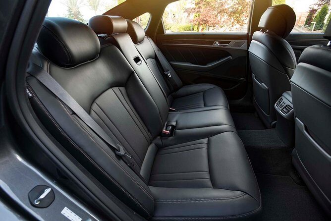 Private Arrival Transfer - YYZ Airport to Toronto Downton Hotel & Accommodations - A Closer Look at the Private Arrival Transfer Experience