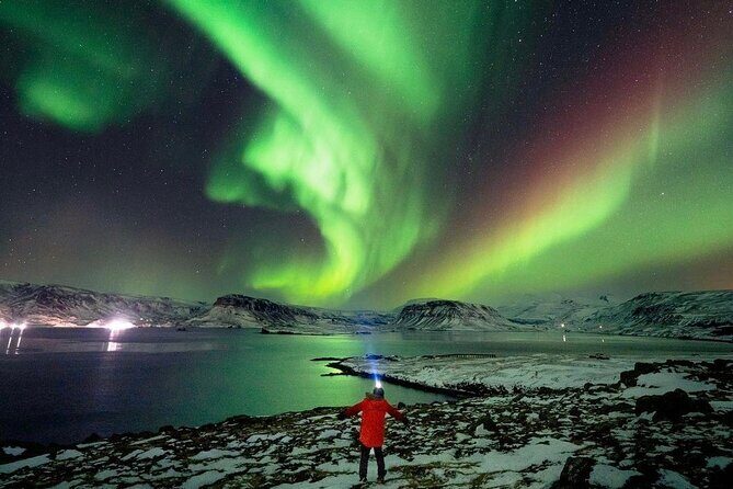 Private Aurora Hunt with Photos in Super Defender - A Detailed Look at the Private Aurora Hunt with Photos in Super Defender