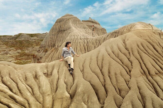 Private Banff/Canmore BAD LANDS Tour with Royal Tyrrell Museum 9H - Exploring Alberta’s Unique Landscapes and Paleontology