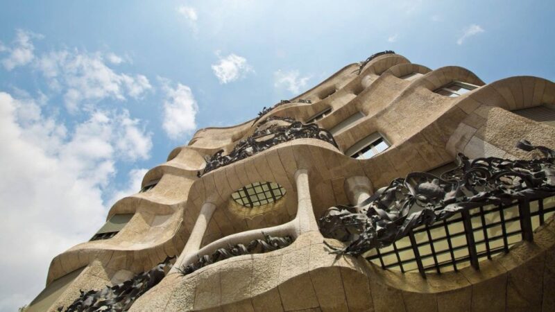Private Barcelona Modernism and Gaudí Walking Tour - Key Points