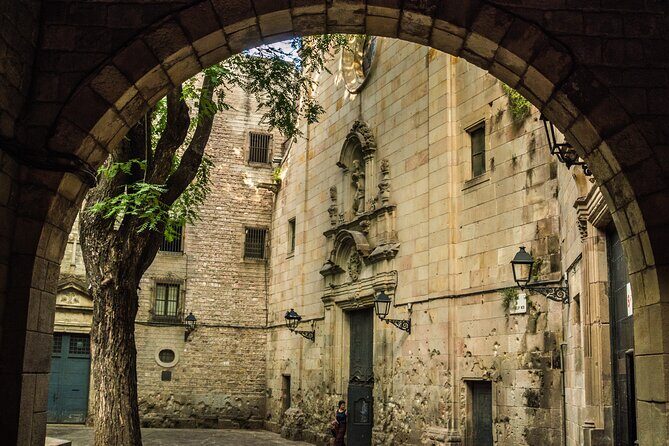 Private Barcelona Old Town Walking Tour: Gothic Quarter & Born - What Sets This Tour Apart?