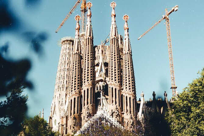 Private Best of Barcelona with Sagrada Familia & Park Güell visit - Key Points