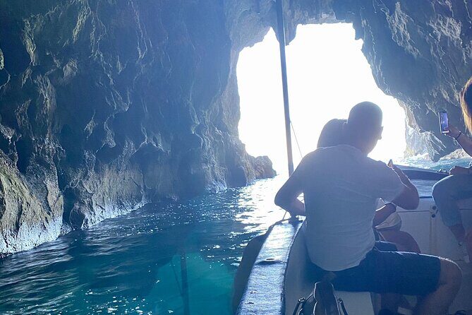 Private boat tour 1h Ortigia and caves with tales - Exploring the Itinerary: Ortigia and the Caves
