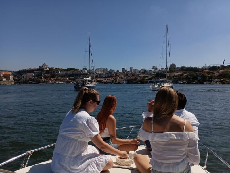 Private Boat Tour 6 Bridges, up to 6px Sunset Option - What to Expect During the Cruise