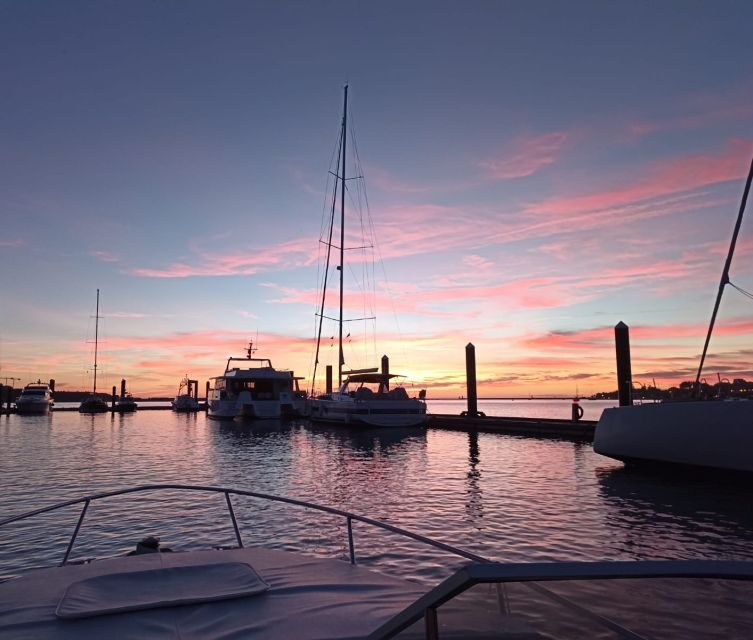Private Boat Tour 6 Bridges, up to 6px Sunset Option - FAQ