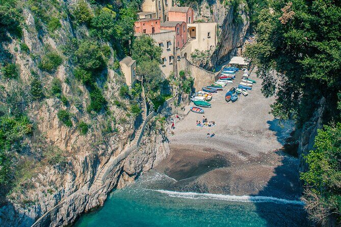 Private Boat Tour: 90 minutes in Amalfi Coast with snacks and drinks - Key Points