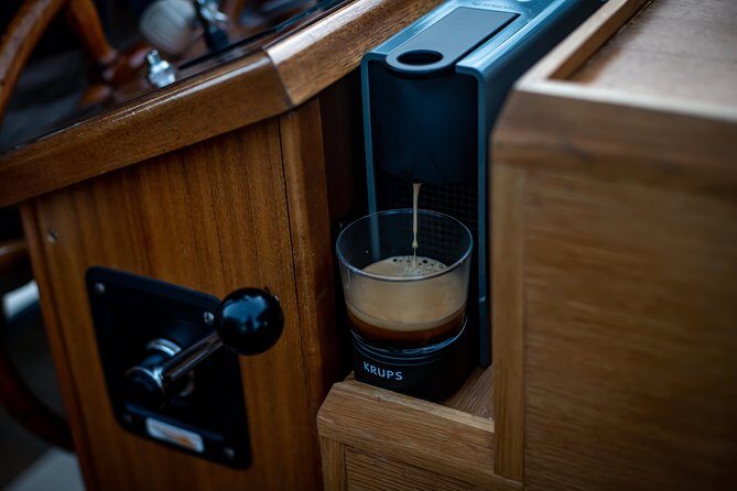 Private Boat Tour Amsterdam - 90 Min incl. welcome drink on historic saloon boat - Customer Experience and Atmosphere