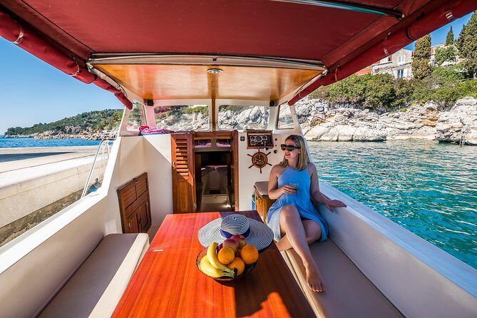 Private boat tour- explore the islands, find hidden caves and try snorkelling - Key Points