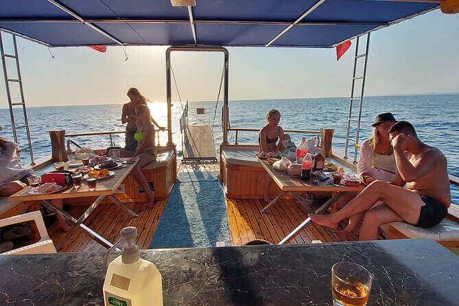 Private Boat Tour n Side - The Experience from a Traveler’s Point of View