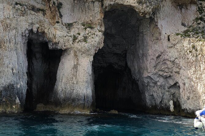 Private boat tour of the island of Ortigia and the sea caves - An In-Depth Look at the Private Boat Tour of Ortigia and the Sea Caves in Sicily