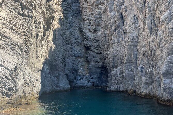 Private Boat Tour to Antiparos and Blue Lagoon - Who Is This Tour Best For?