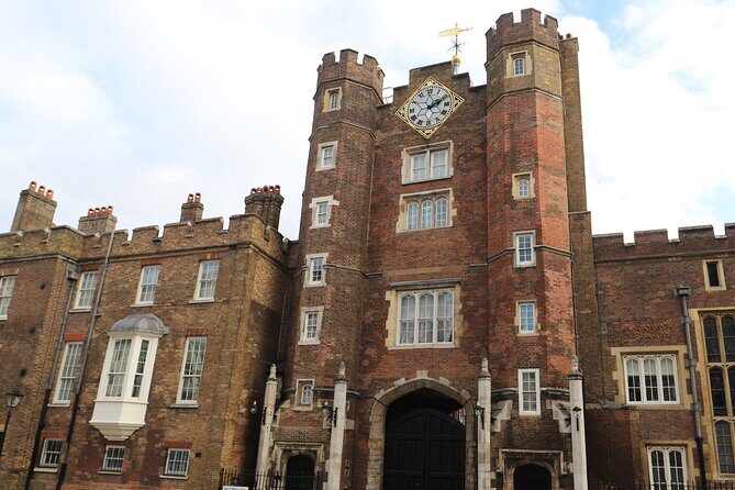 Private Buckingham Palace Royal Walk & Champagne at Harrods - The Value of the Experience