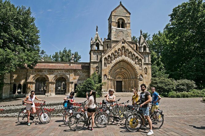 Private Budapest Bike Tour with Cafe Stop - Guides & Personal Touches