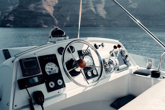 Private Caldera Cruise with Power Catamaran ENJOY incl. Meal & Drinks - The Experience on Deck
