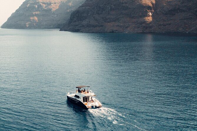 Private Caldera Cruise with Power Catamaran ENJOY incl. Meal & Drinks - Who Would Love This Tour?