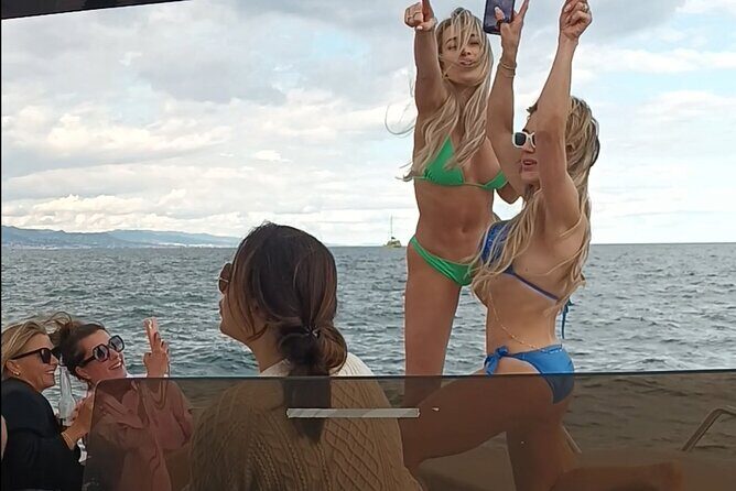 Private Charter in Catamaran Alexa by Barcelona 12 pax 2/4/8 HS - Included Amenities and What They Mean for You