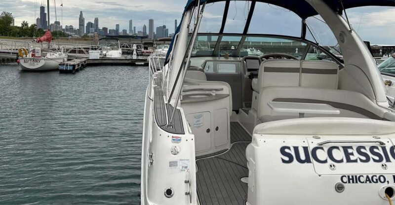 Private Chicago Boat Rental - Explore Chicago's Skyline - Key Points