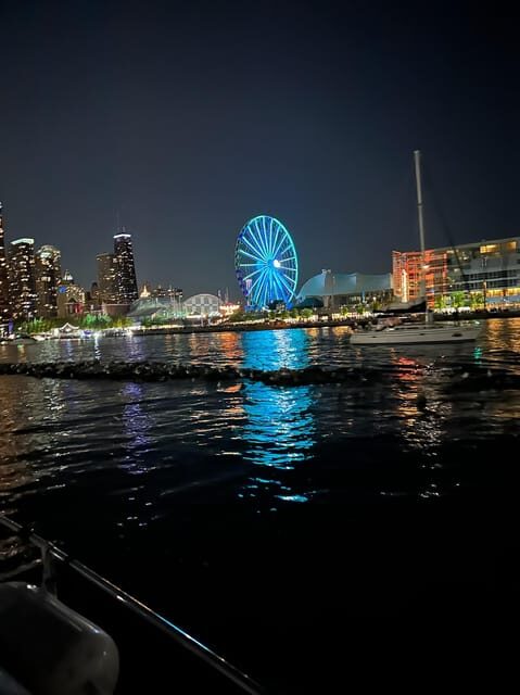 Private Chicago Boat Rental - Explore Chicago's Skyline - Discovering Chicago from the Water
