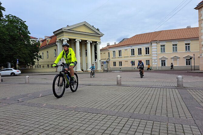 Private City Bike Tour of Vilnius Highlights - Discovering Vilnius on Two Wheels: An In-Depth Review