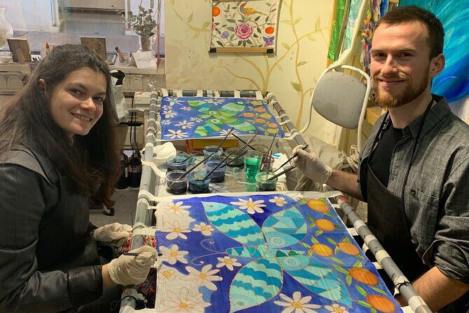 Private Class Paint your silk scarf with a Valencian artisan - Key Points