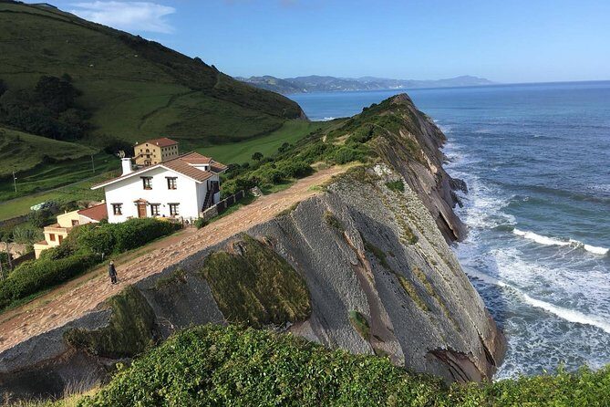 Private Cliffs, Grilled Fish & Txakoli Wine Experience - What Makes This Tour Stand Out?