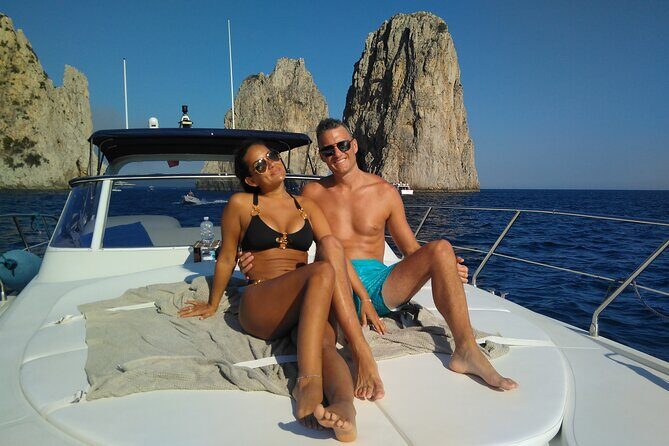 Private Cruise around Capri - yacht 40' - Key Points  