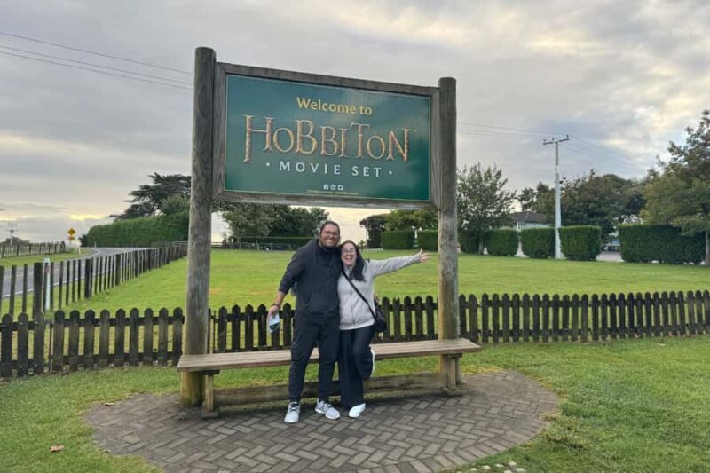 Private Day Tour - Hobbiton Movie Set, Rotorua & Treewalks - Transportation & Group Size