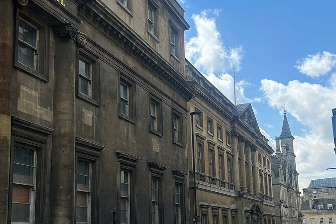 Private Day Tour to Stonehenge, Bath and The Cotswolds - The Experience of the Guides