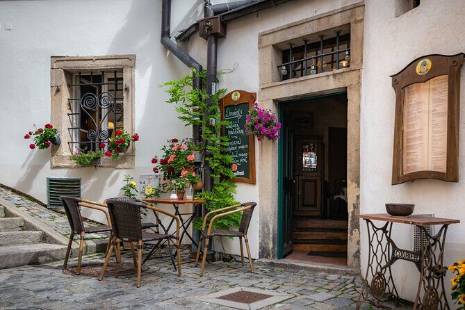 Private day trip from Linz to Cesky Krumlov and back - FAQs