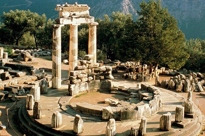 Private Day Trip in Delphi and Arachova from Athens - Key Points