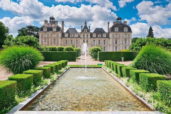 Private Day Trip to the Châteaux DE la Loire - Stop in Blois: A Picturesque Lunch Break