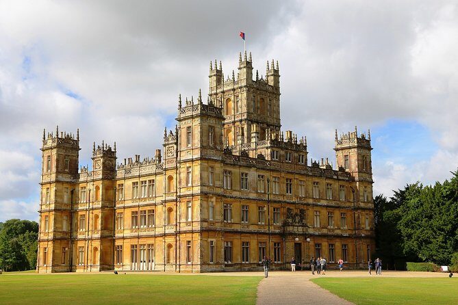 Private Downton Abbey Tour, including Bampton, Cogges Farm, and Highclere - Key Points