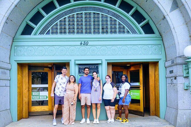 Private Downtown Chicago TV and Movie Sites Guided Walking Tour - Exploring the Key Stops