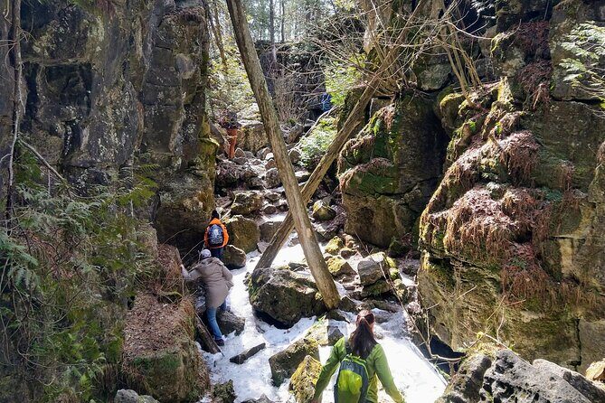 Private Duncan/Metcalfe Caves Hike, Collingwood/Blue Mountain - Exploration of Forests and Crevices