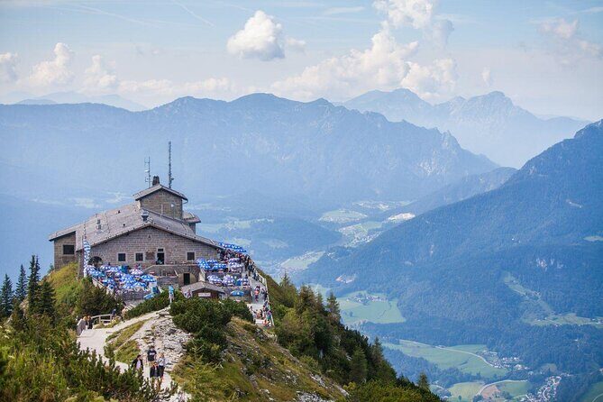 Private Eagles Nest & Salzburg Mini Van Tour incl. S.O.M sights - Key Points