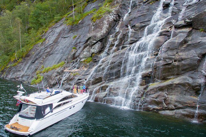 Private Fjord and waterfalls cruise to Modal- Mostraumen - The Itinerary in Detail