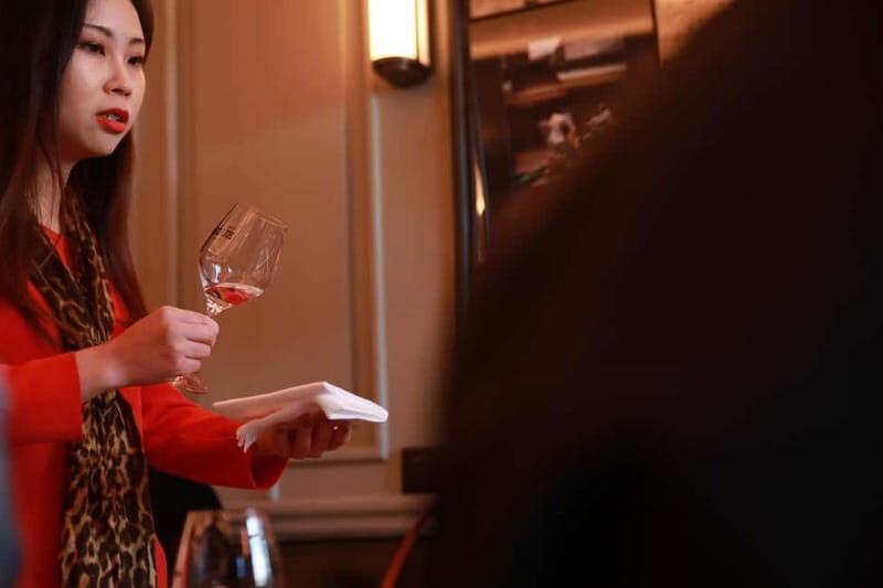 Private French Wine Tasting with a Wine Expert in Montmartre - Personalization and Accessibility