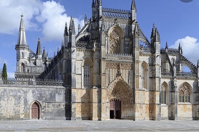 Private Full Day Tour of Óbidos, Nazaré and Batalha - Key Points