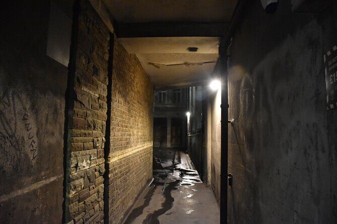 Private Ghosts and Gore Walking Tour of London - Stop 9: Williamsons Tavern