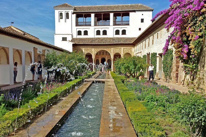 Private Granada Day Trip including Alhambra and Generalife from Seville - Free Time and Local Flavors