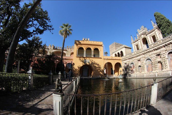 Private guide for the Alcazar & Cathedral with a Historian! - What to Expect from Your Private Guide
